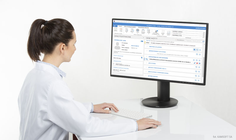 Mniej cyfrowej biurokracji przy szczepieniach przeciw COVID-19 | Polska ...