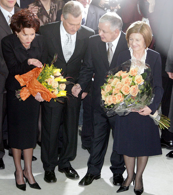W 11. rocznicę pogrzebu Lecha i Marii Kaczyńskich msza św. w katedrze ...