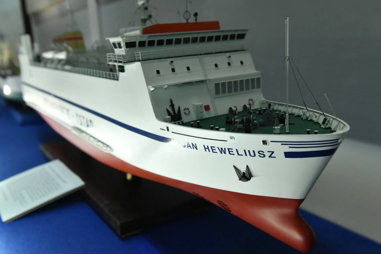 Katastrofa "Heweliusza". Osobiste przedmioty wydobyte z wraku trafiły ...