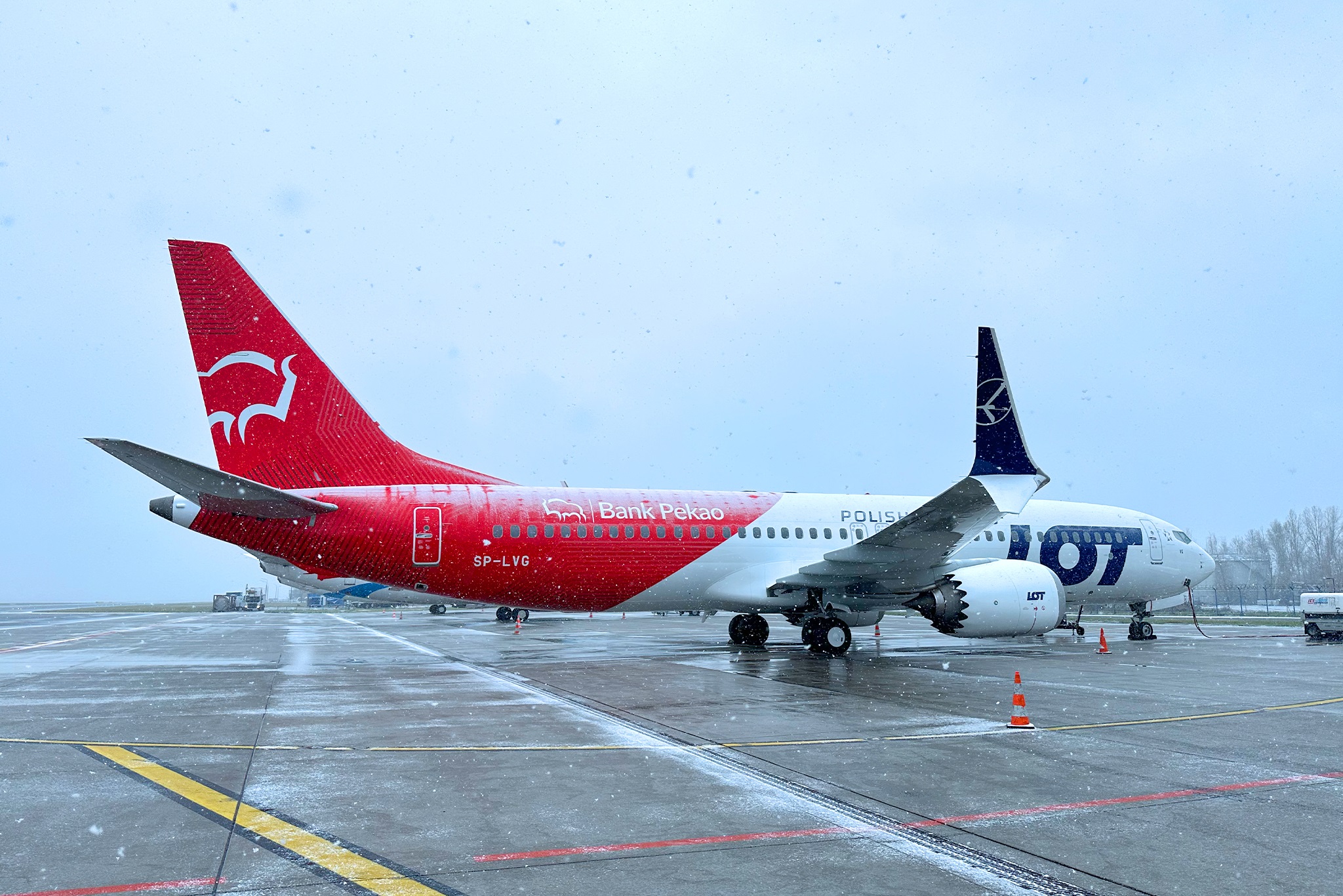 Boeing 737 MAX 8 w barwach Pekao wizytówką strategicznej współpracy PLL LOT i Banku Pekao S.A ...