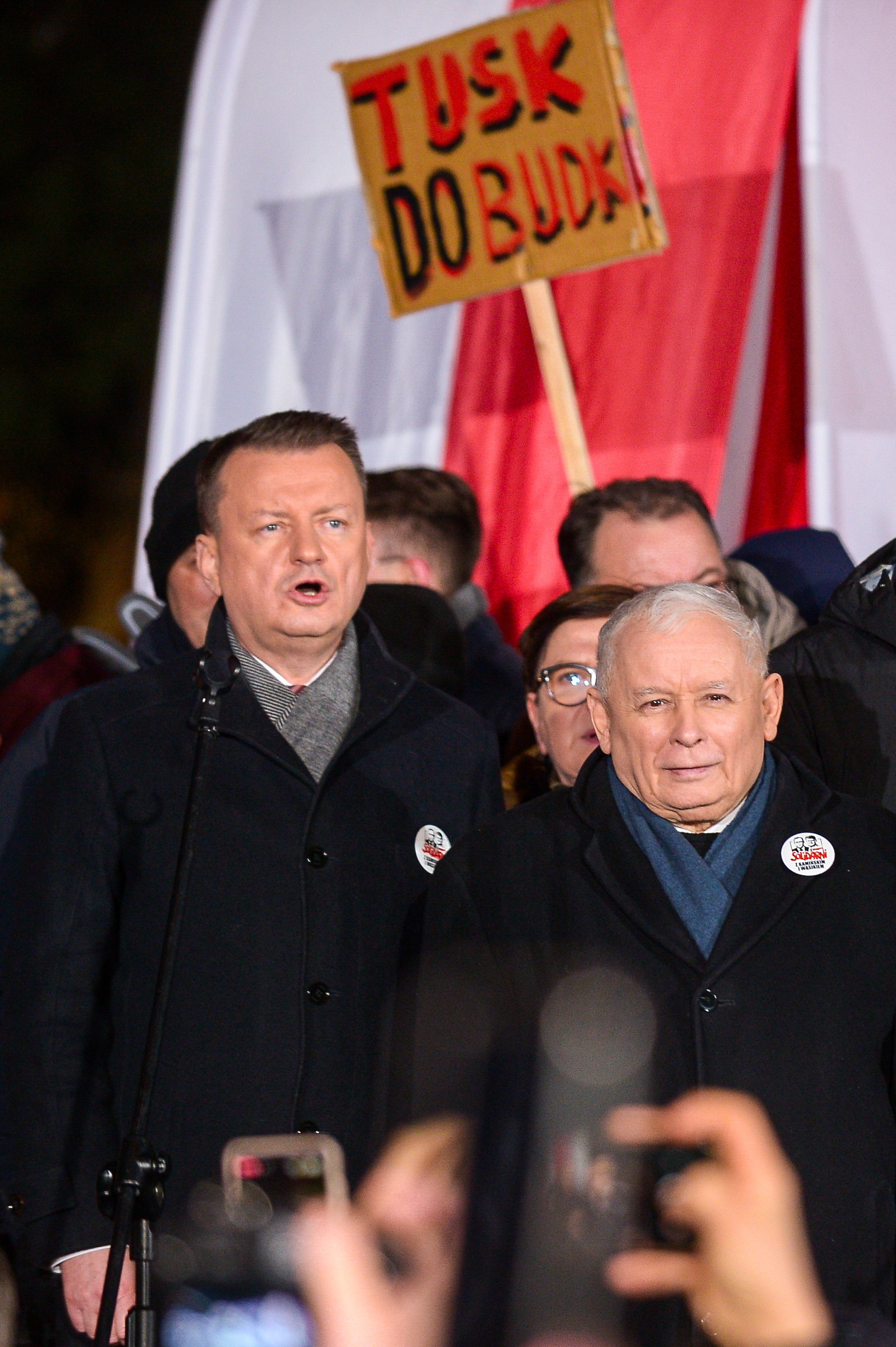 Marsz PiS w Warszawie. Uczestnicy sprzed Sejmu przeszli przed Kancelarię Premiera [NASZE WIDEO ...